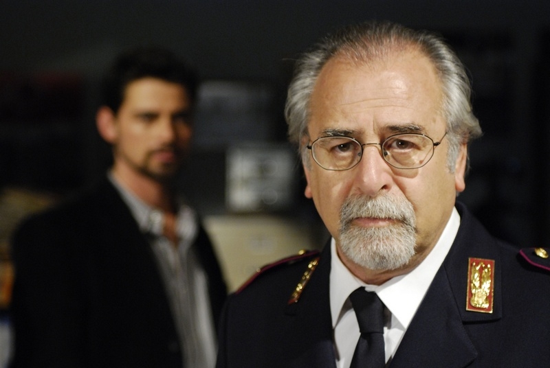 Roberto Nobile in una scena di Distretto di Polizia 8: 87306 ... Roberto Nobile in una scena di Distretto di Polizia 8: 87306 ...