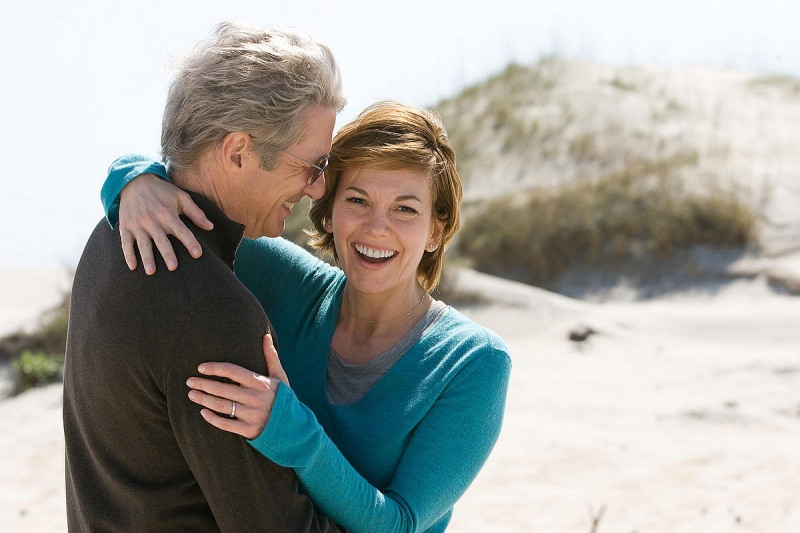 Richard Gere e Diane Lane in una scena del film Nights in Rodanthe ... Richard Gere e Diane Lane in una scena del film Nights in Rodanthe ...