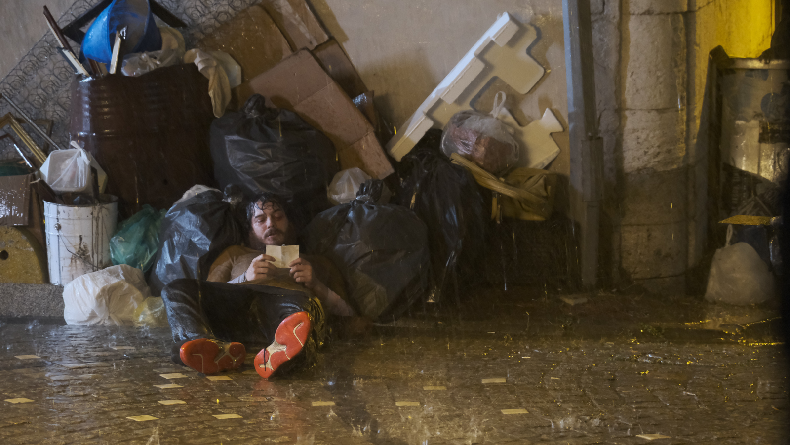 Paper Lives Una Scena Del Film 531384 Movieplayer it