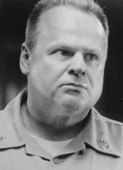 George Dzundza: film, foto - Movieplayer.it