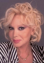 Isabella Biagini: biografia, film, foto - Movieplayer.it