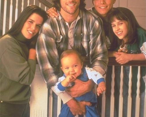 Cinque in famiglia (Serie TV 1994 - 2000): trama, cast, foto, news ... Cinque in famiglia (Serie TV 1994 - 2000): trama, cast, foto, news ...