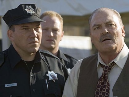 Wade Williams nel ruolo del perfido Brad Bellick e Stacy Keach nei ...