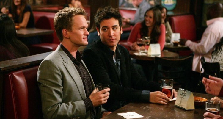 Neil Patrick Harris E Josh Radnor In Una Scena Dellepisodio The Naked Man Di How I Met Your