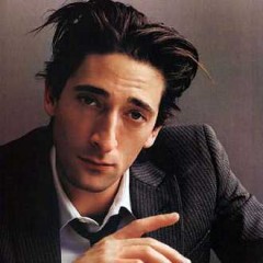 Adrien Brody e Topher Grace contro i Predators