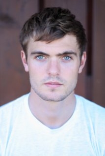 Alex Roe: film, foto - Movieplayer.it