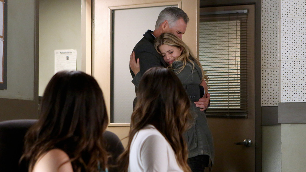 Pretty Little Liars: Whirly Girl, commento all'episodio 5x02