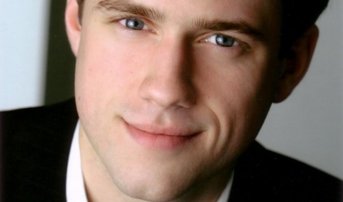 Aaron Tveit: film, foto - Movieplayer.it