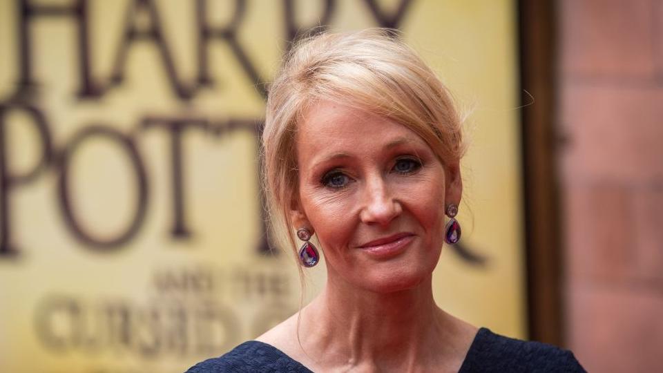 Harry Potter: le idee transfobiche di JK Rowling non influenzeranno la ...