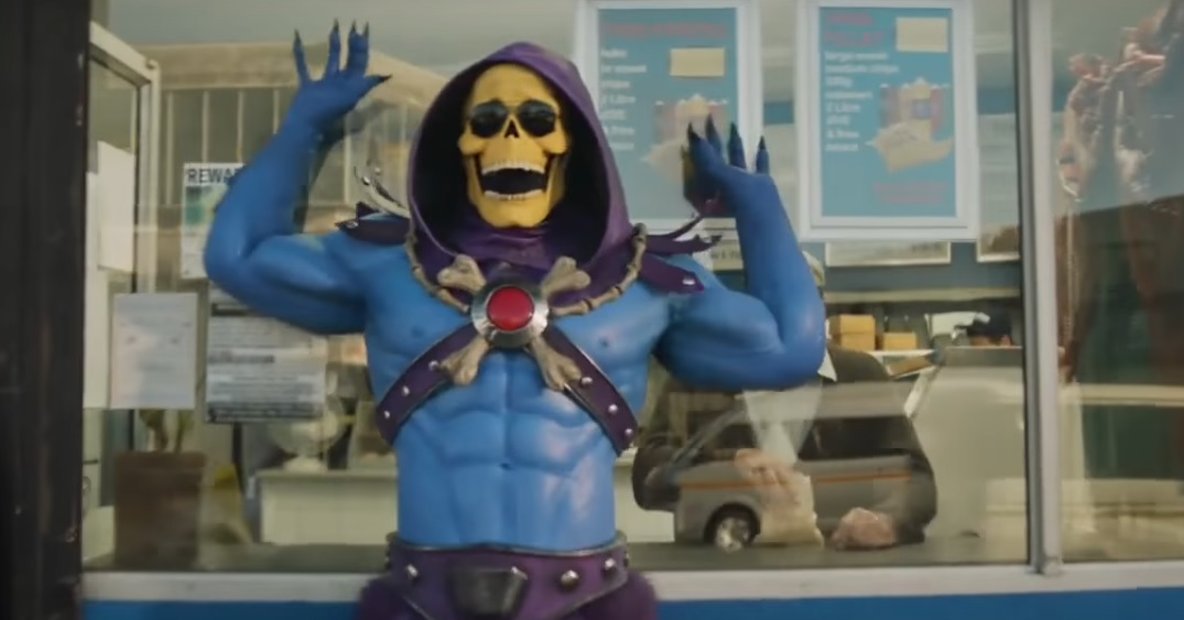 Skeletor e He-Man tornano in uno spassoso spot live-action (VIDEO)