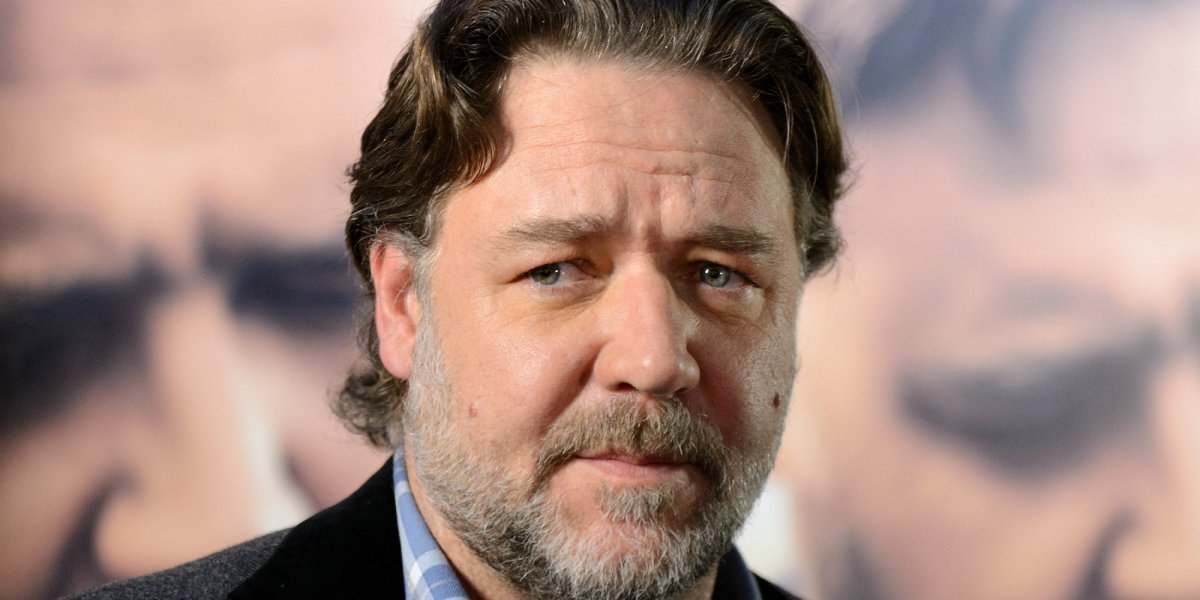 Russell Crowe zittisce con un tweet chi lo accusa di essere grasso