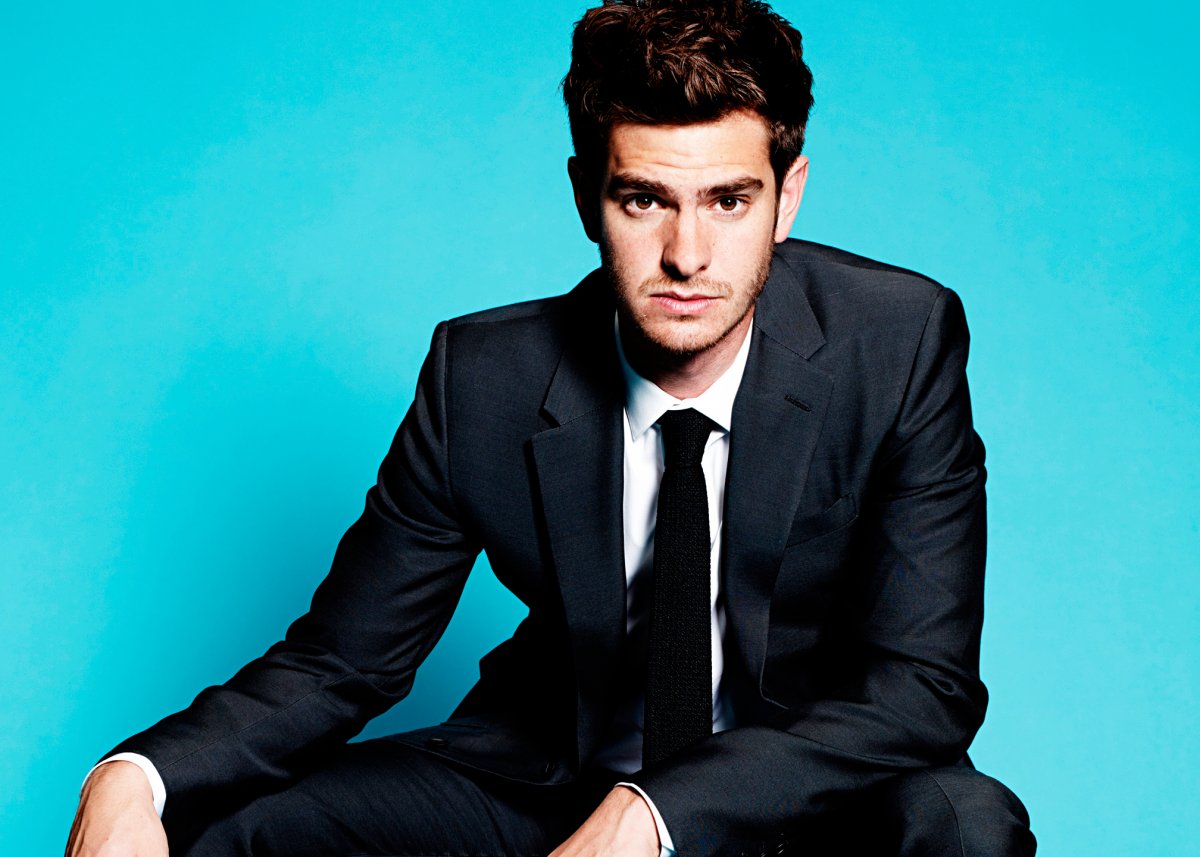 Andrew Garfield come Whitney Houston: la performance drag è "acrobatica"!