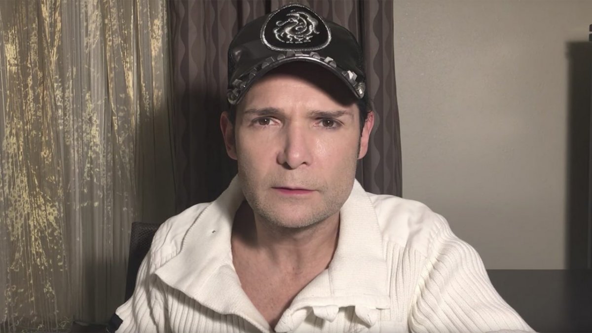 Corey Feldman annuncia un piano per denunciare i pedofili a Hollywood ...