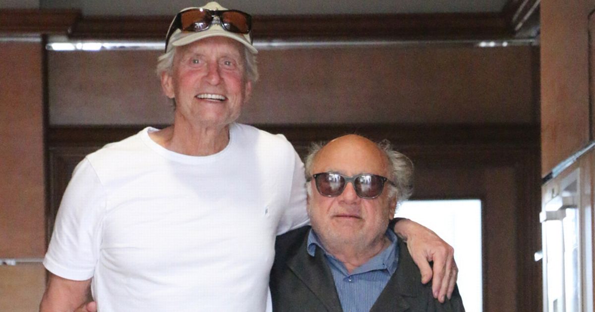 Danny DeVito ha salvato la vita di Michael Douglas sul set de All ...
