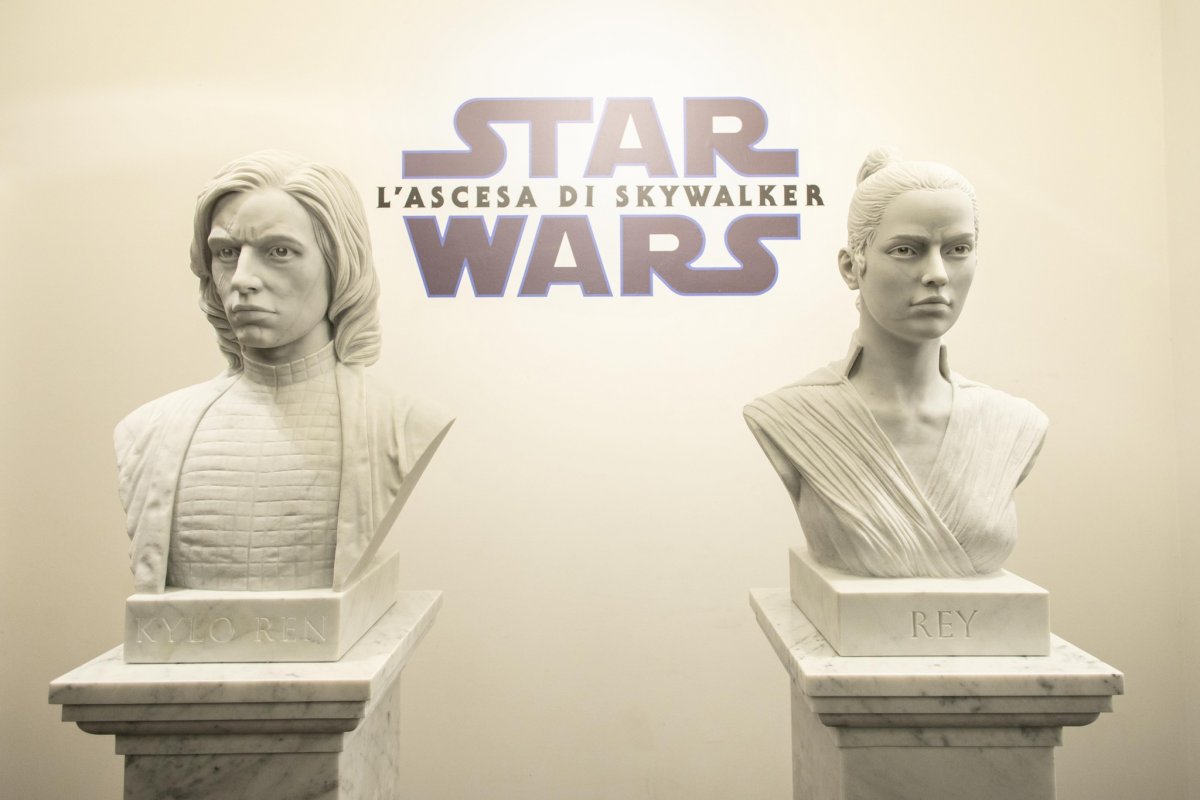 Star Wars Heroes: le statue di Kylo Ren e Rey a Roma fino al 29 ...