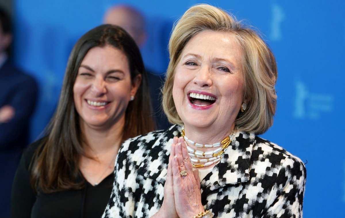 Barbie, Hillary Clinton al fianco di Greta Gerwig e Margot Robbie:"I ...