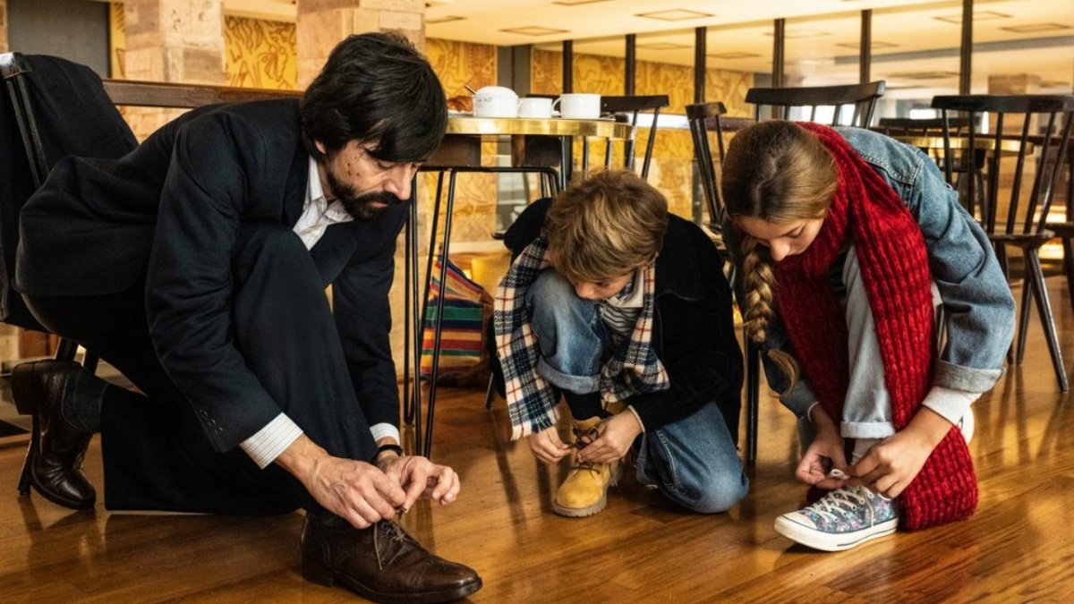 Lacci, la recensione del film presentato a Venezia 2020 - Movieplayer.it