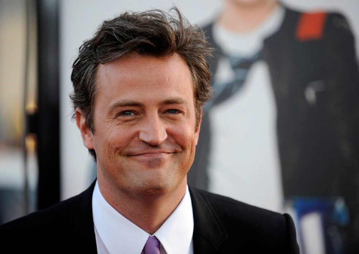 Don't Look Up: Matthew Perry è tutto un sorriso nelle foto dal set