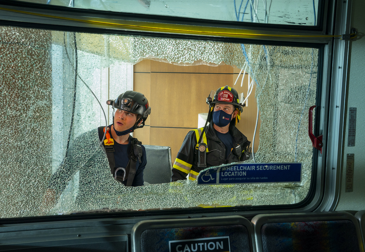 911 6 e 911 Lone Star 4 stasera su Rai 2: trama e cast delle puntate di ...