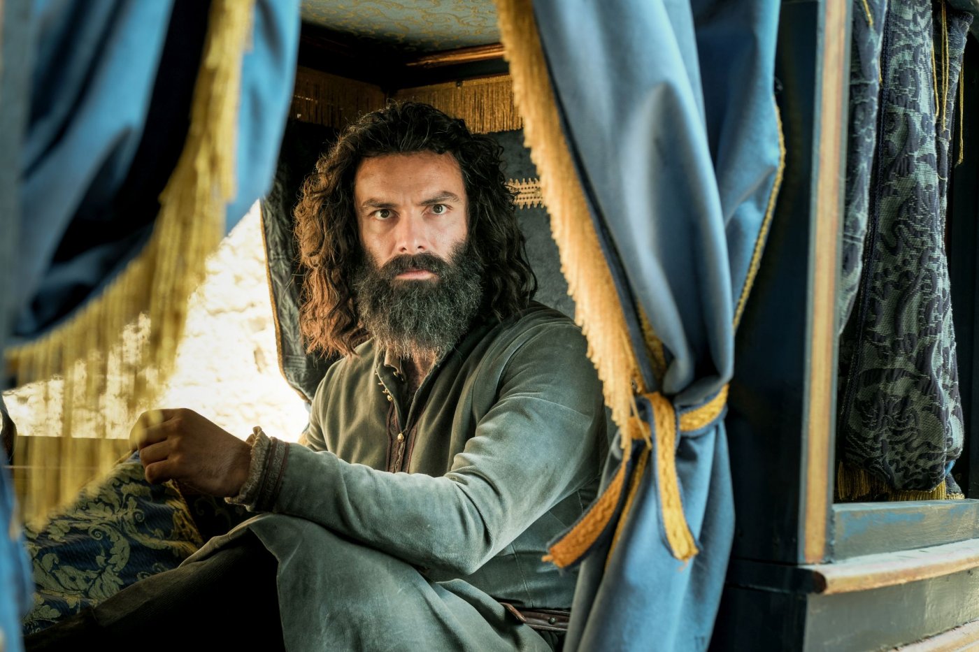 Rivals: David Tennant e Aidan Turner sono acerrimi nemici nel trailer ...