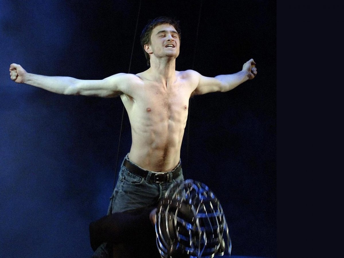 Daniel Radcliffe è irriconoscibile come ballerino esotico sotto ...