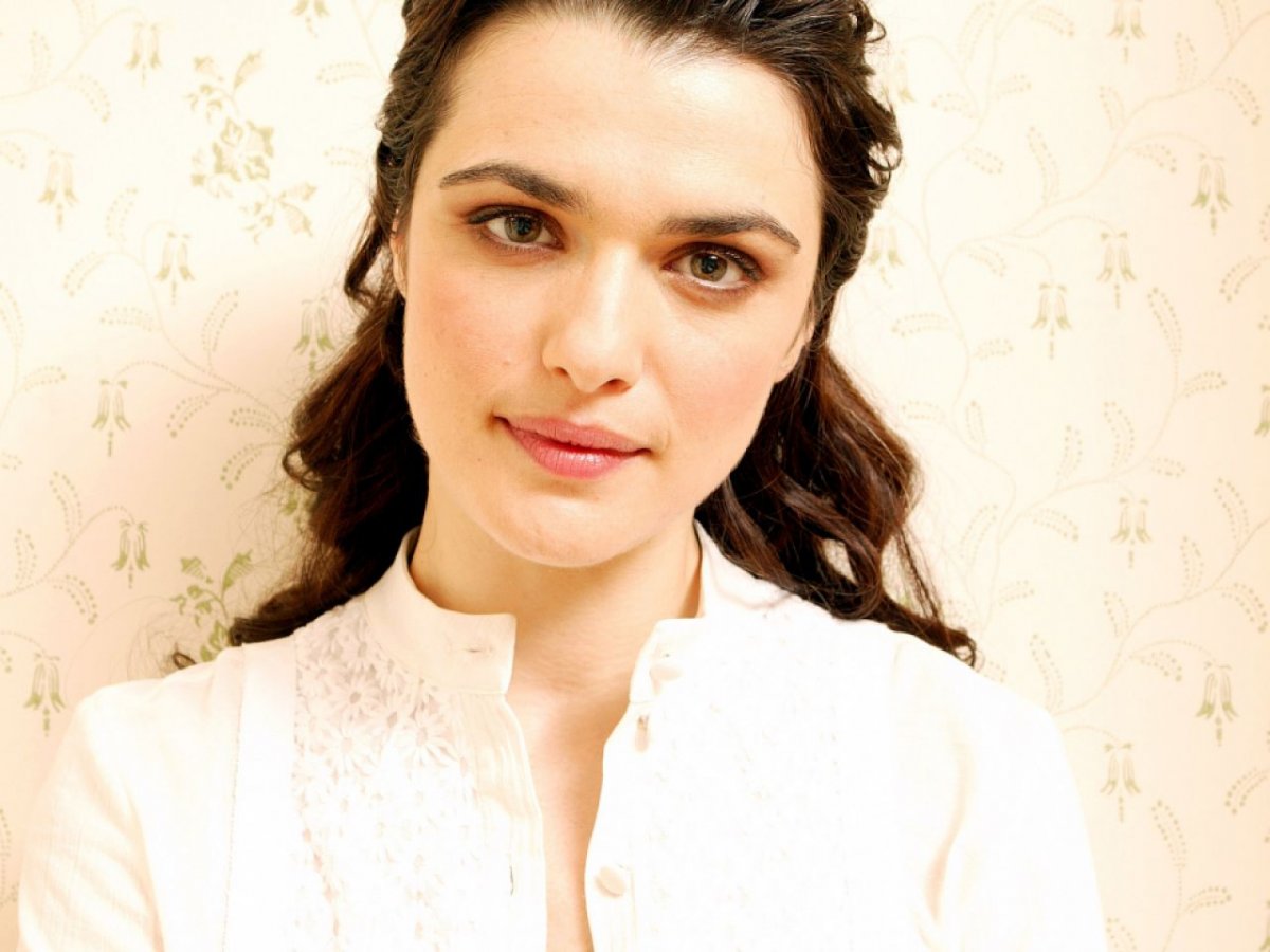 Rachel Weisz protagonista di Seance on a Wet Afternoon, diretto da ...