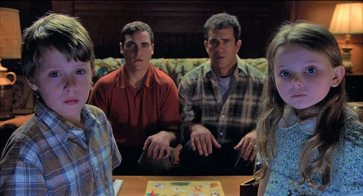 Signs, la teoria degli alieni e degli "Intrusi" nel film di Shyamalan