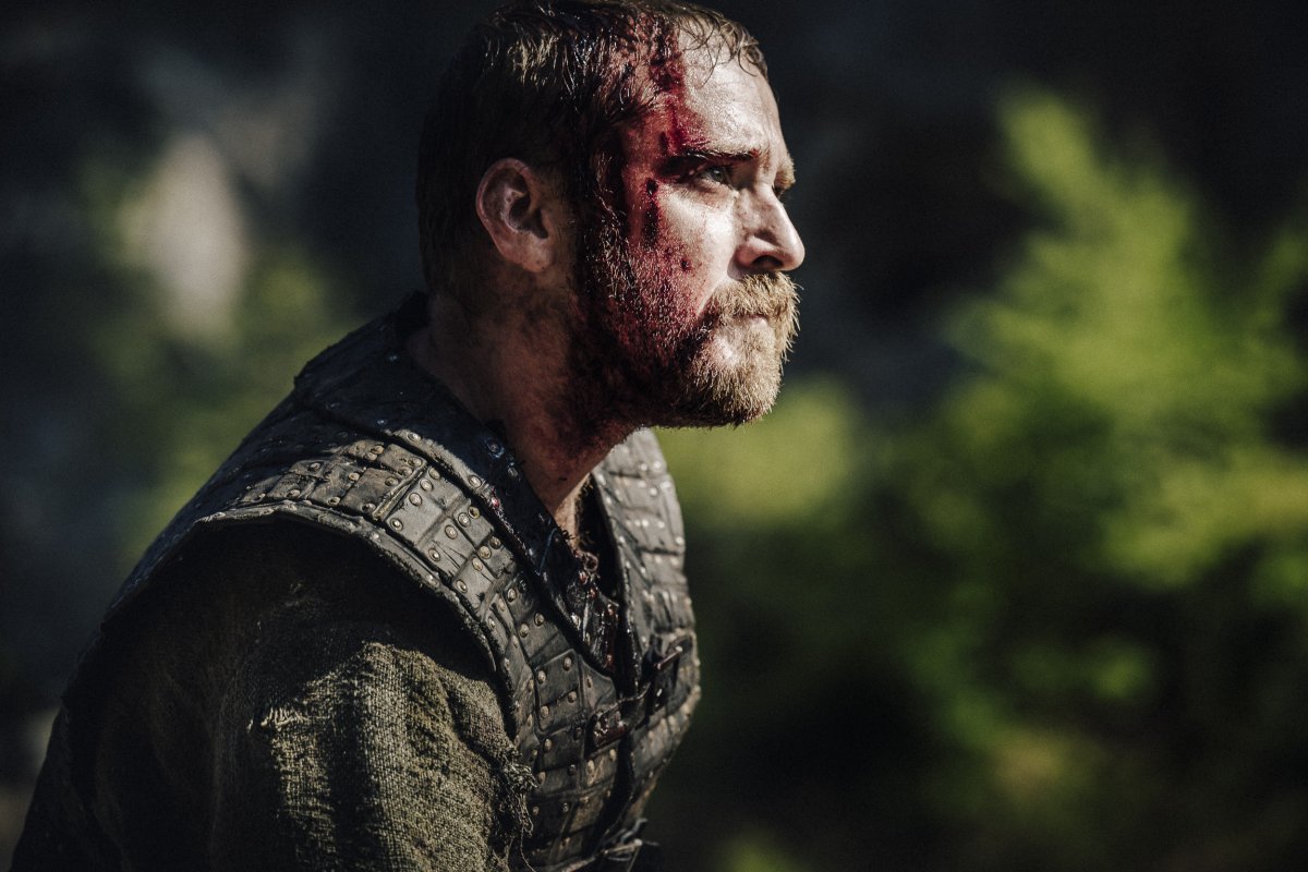 Medieval: Ben Foster e Michael Caine nel trailer dell'epica avventura ...