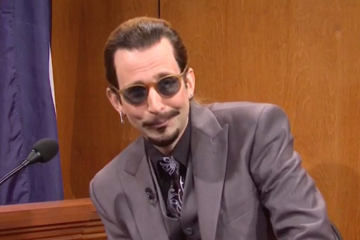 Johnny Depp vs Amber Heard: la parodia del processo al Saturday Night ...