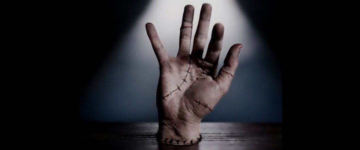 Wednesday: Mano avvisa di un pericolo in arrivo nel teaser della serie