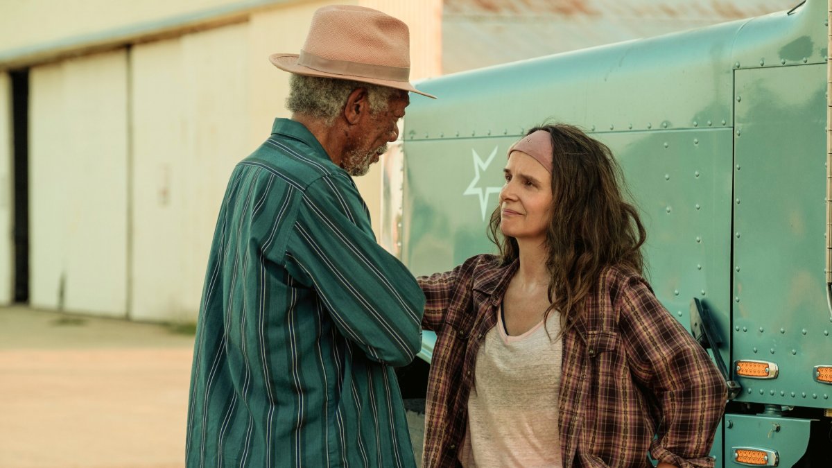 Juliette Binoche versione camionista e Morgan Freeman nel trailer di ...