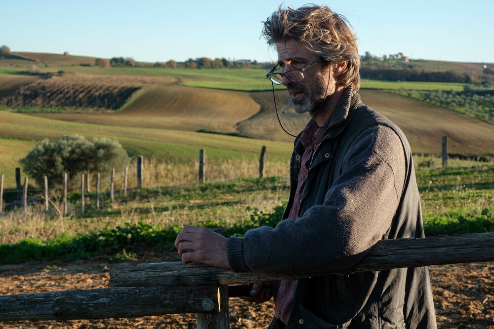 Brado, la recensione: Tra western e dramma familiare - Movieplayer.it