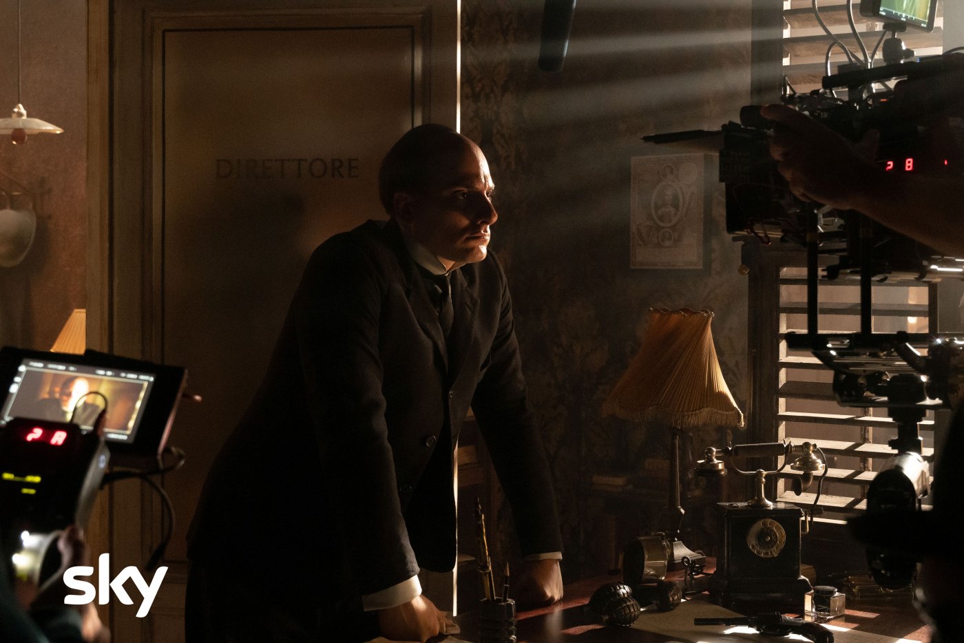 M. Il figlio del secolo: la nostra intervista a Luca Marinelli e Joe Wright - Movieplayer.it