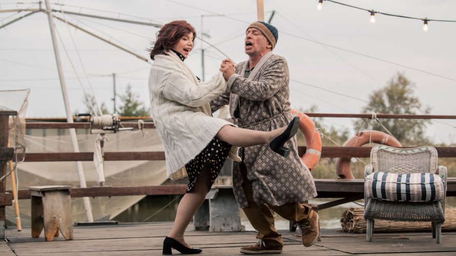 Acqua e anice, la recensione: un road movie tra commedia e dramma con ...