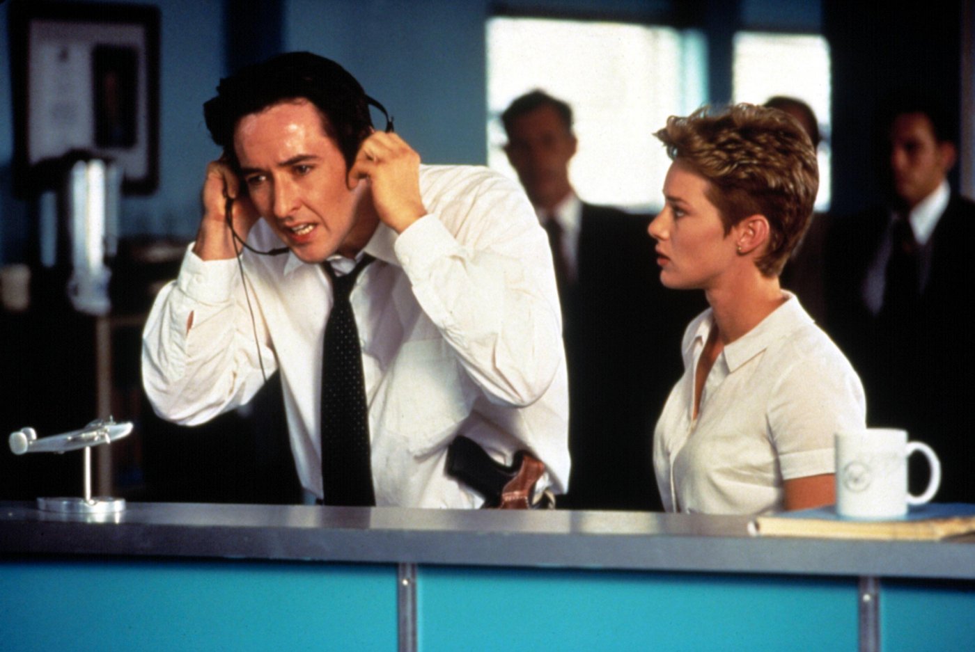 Con Air, la recensione: l'esplosivo cult anni '90 con Nicolas Cage ...