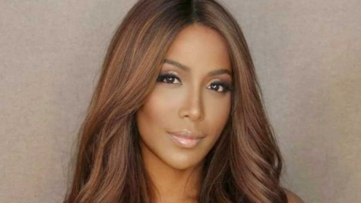 Ainett Stephens replica a Pino Insegno che l'ha definita "troppo grande ...