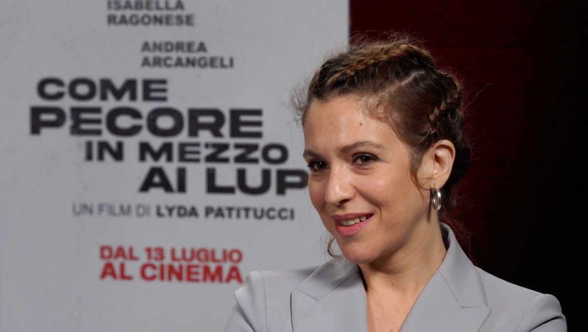 Come pecore in mezzo ai lupi: intervista a Isabella Ragonese ...