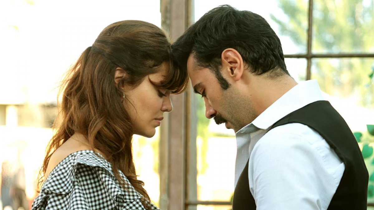 Terra Amara, anticipazioni trama 23 luglio: Zuleyha e Yilmaz fermati prima della fuga: Chi li ha ...