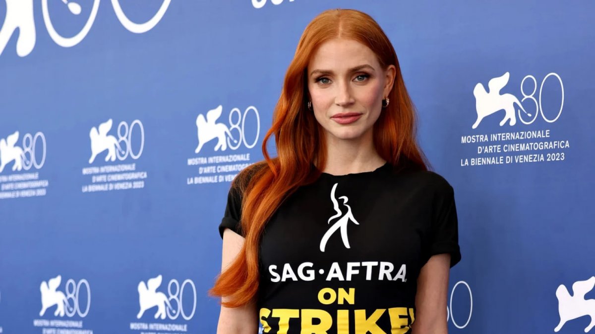 Memory, la nostra intervista da Venezia a Jessica Chastain, Peter ...