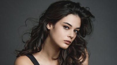 Neva Leoni: biografia, film, foto - Movieplayer.it