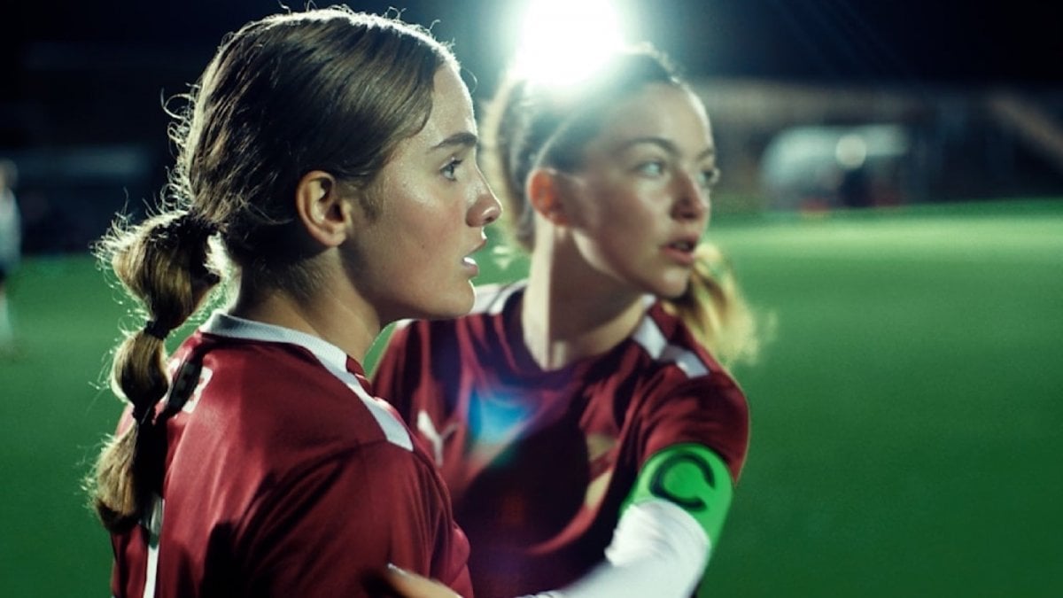 Forever (2023), la recensione del film Netflix sul calcio femminile ...