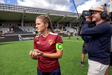 Forever (2023), la recensione del film Netflix sul calcio femminile