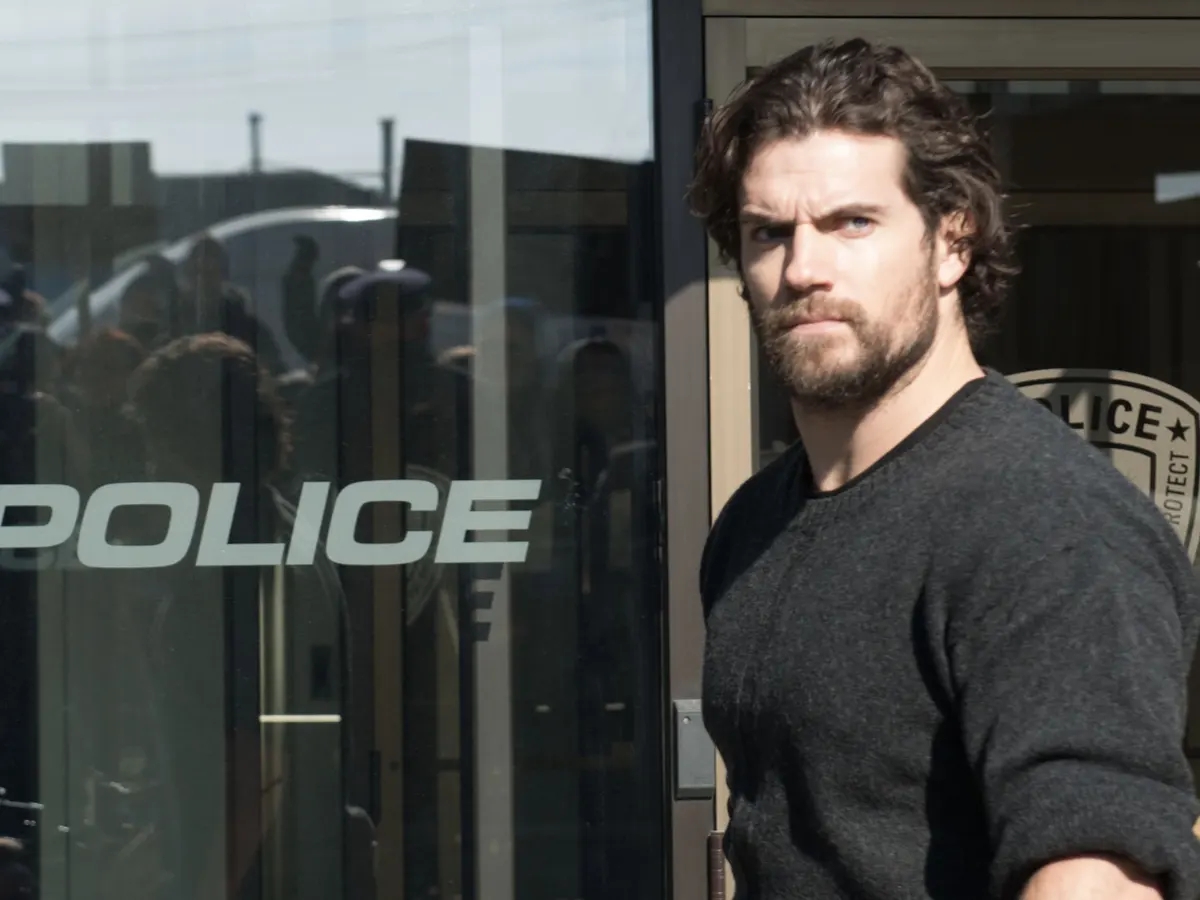 Nomis, la recensione: Henry Cavill in un thriller inverosimile