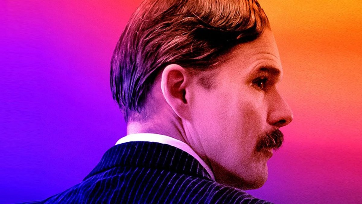 Tesla, la recensione del film su Prime Video con Ethan Hawke