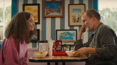 Suncoast: il trailer del film con Nico Parker, Woody Harrelson e Laura ...