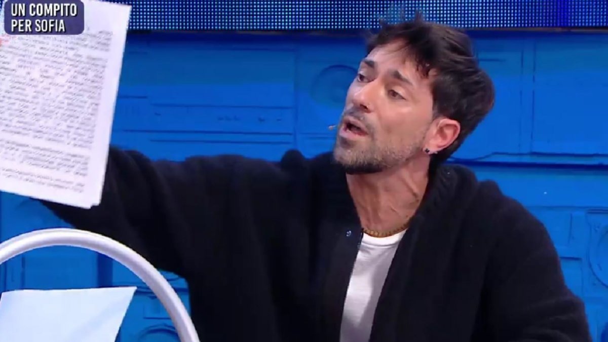 Amici 23: Sara divide Alessandra Celentano e Emanuel Lo: "Il tuo compito è da stracciare"