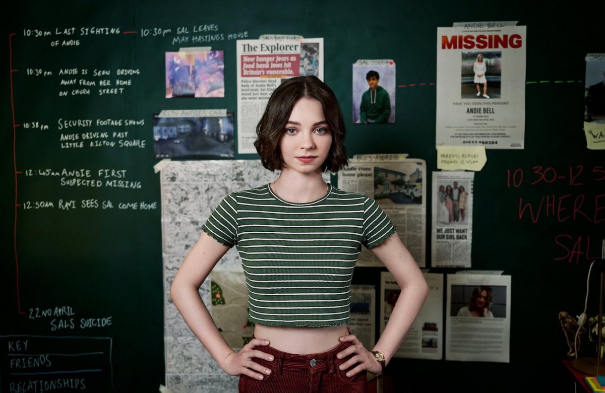 A Good Girl's Guide To Murder: Emma Myers di Mercoledì nelle prime foto ...