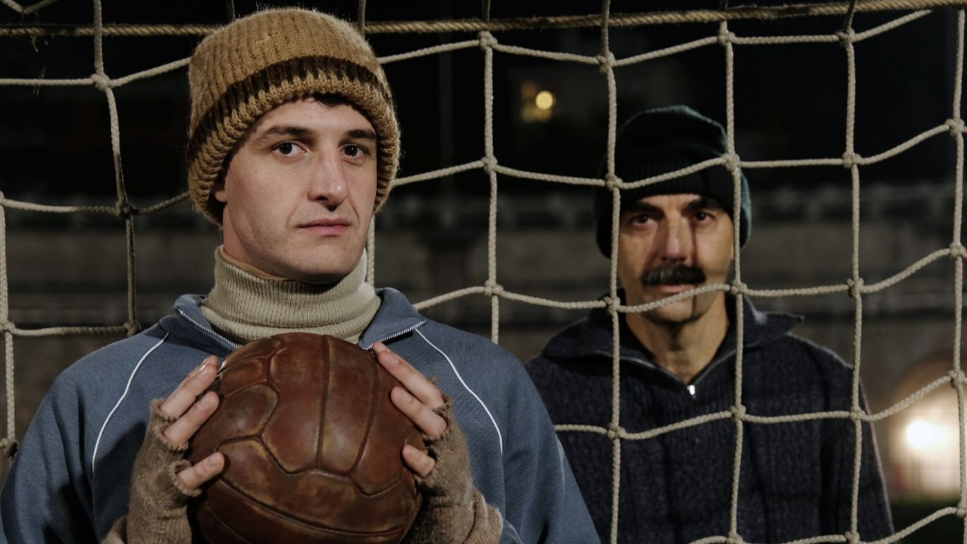 Zamora, la recensione del film di Neri Marcorè - Movieplayer.it