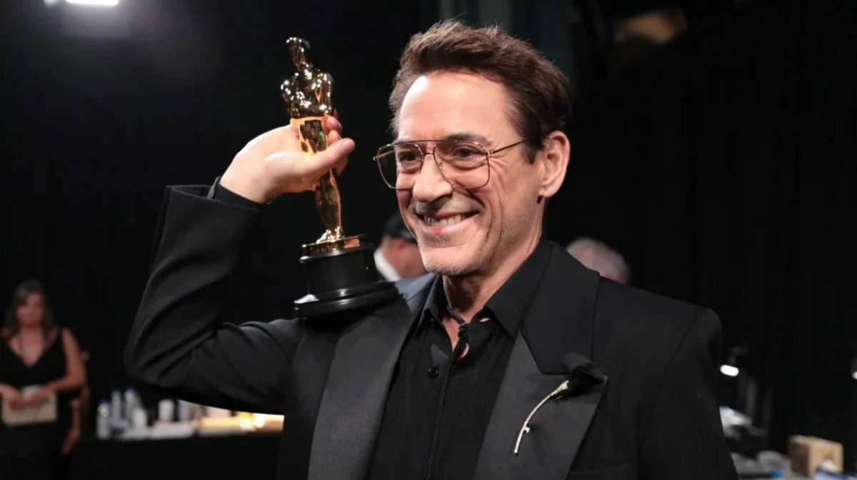 Robert Downey Jr. vince il primo Oscar per Oppenheimer: "Ringrazio la ...