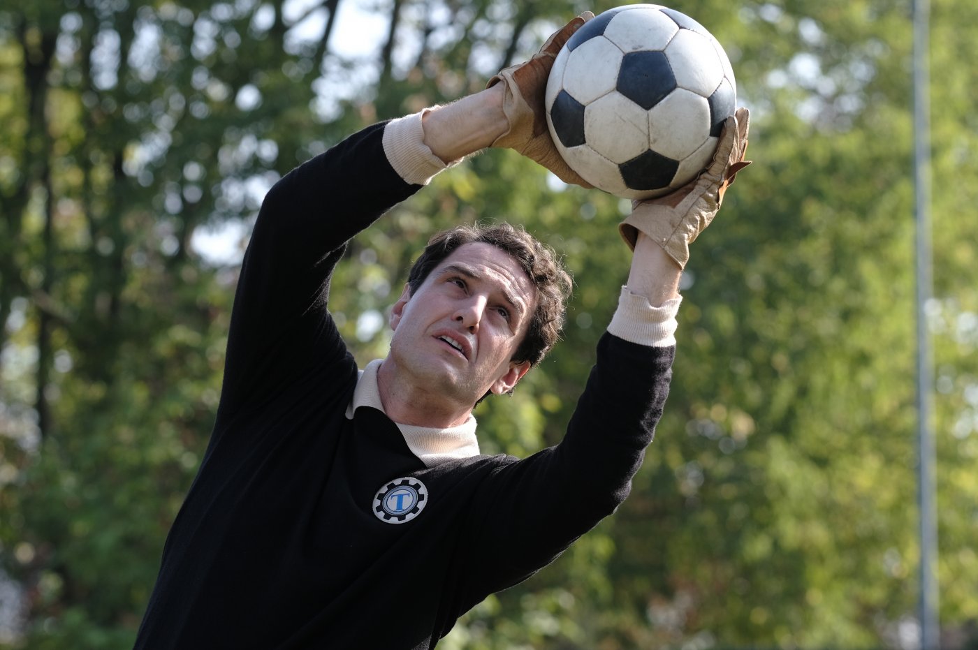 Zamora, la recensione del film di Neri Marcorè - Movieplayer.it